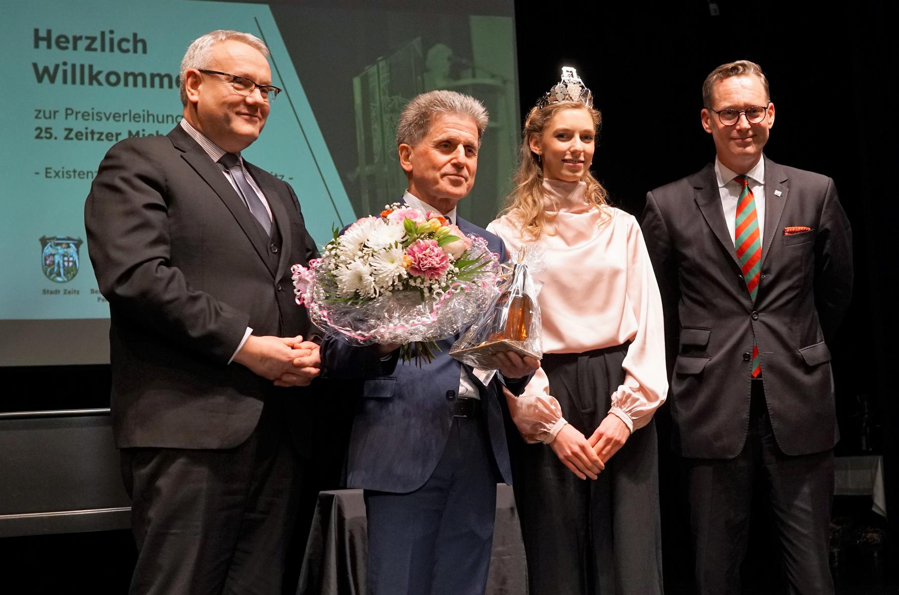 Stabwechsel beim Zeitzer Michael › Zeitz Online › StadtMenschen